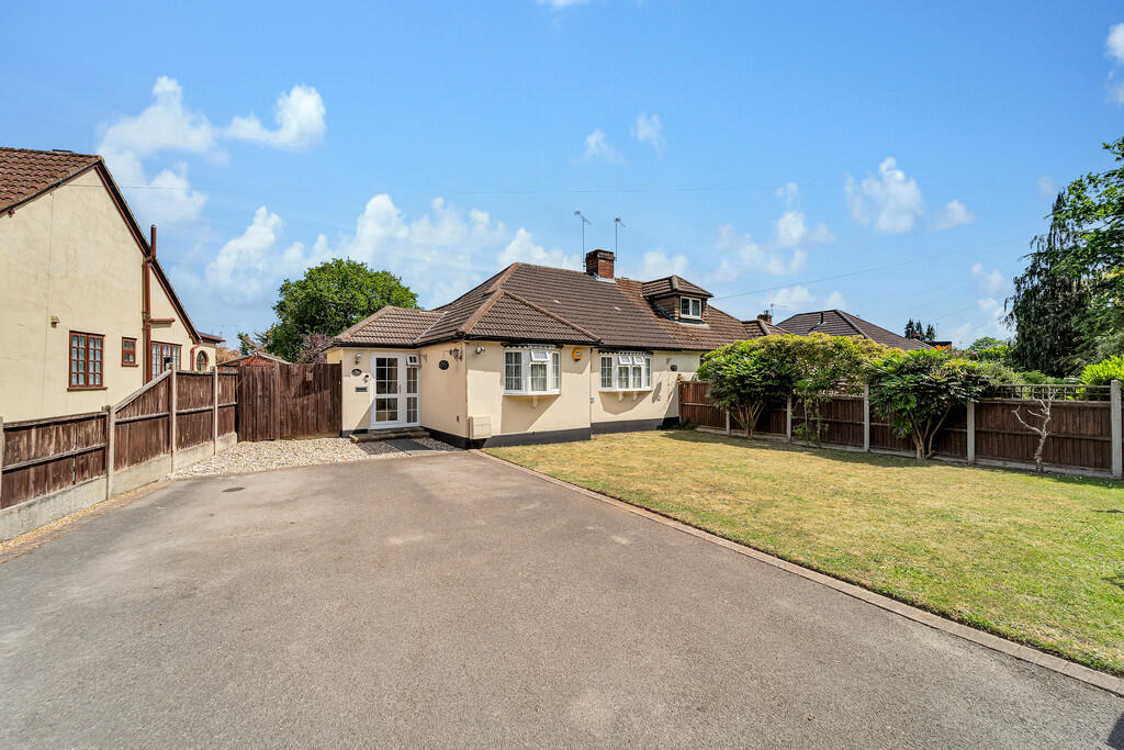 3 bedroom semi-detached bungalow for sale in The Drive, Wraysbury ...