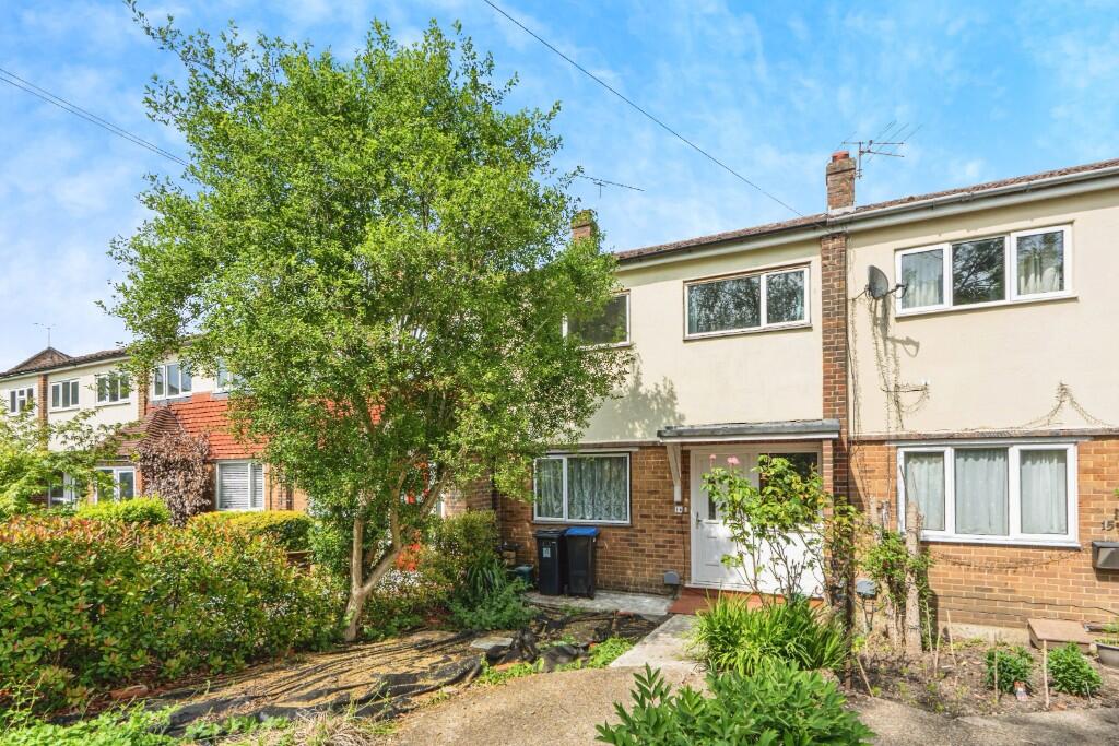 3 bedroom terraced house for sale in Hillside Close, Woking, Surrey, GU21