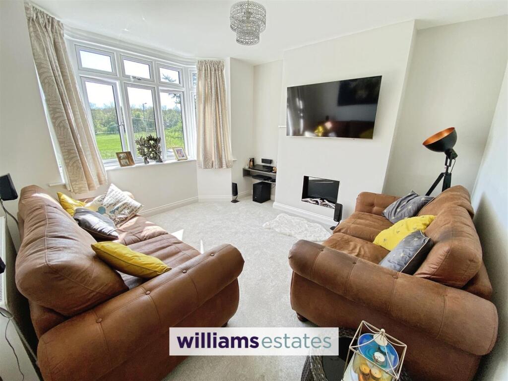 3 bedroom detached house for sale in Ruthin Road, Gwernymynydd, CH7