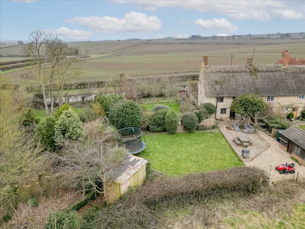 3 bedroom cottage for sale in Bullington End, Hanslope, Milton Keynes, MK19