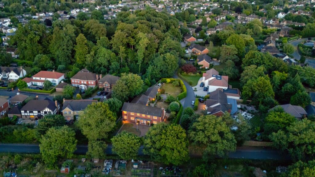 6 bedroom detached house for sale in Eghams Close, Knotty Green ...