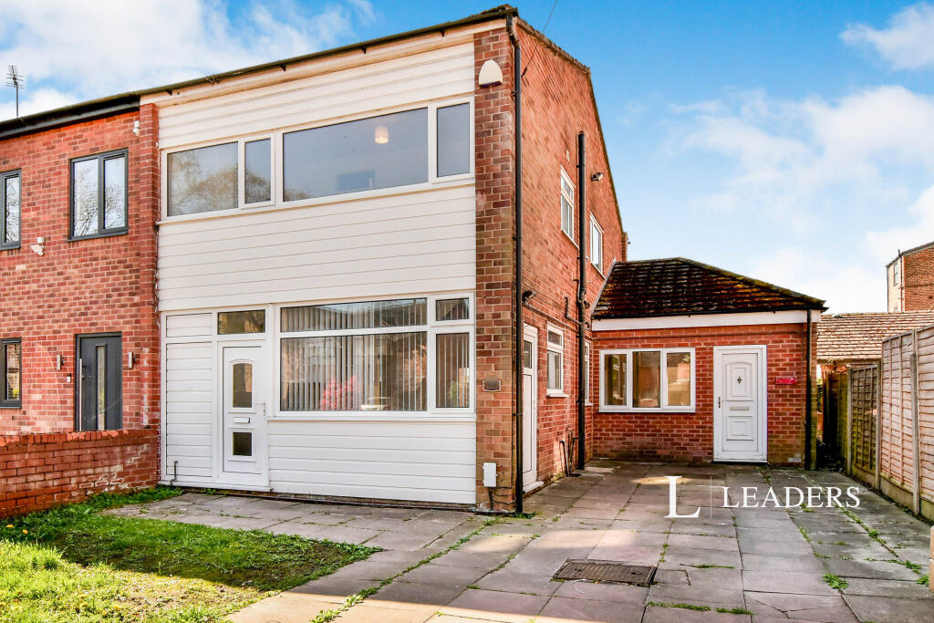 3 bedroom semi-detached house for rent in Circular Road, Manchester, M20