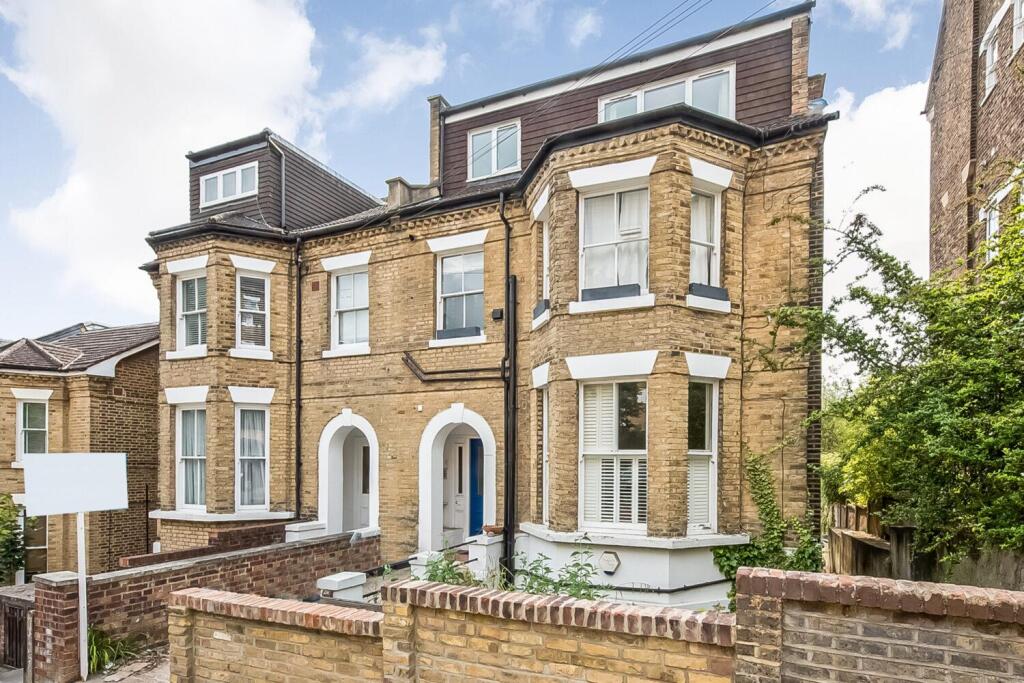 2 bedroom flat for sale in Cintra Park, Crystal Palace, London, SE19