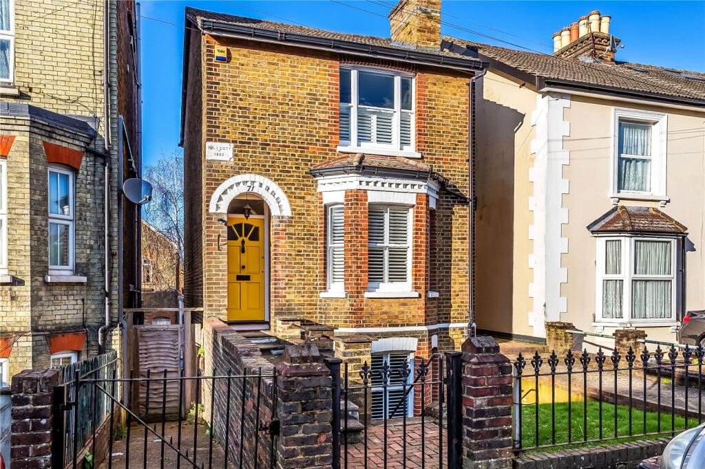 3 bedroom detached house for sale in Grovehill Road, Redhill, Surrey, RH1