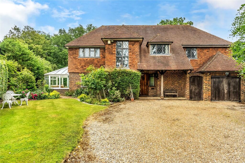 5 bedroom detached house for sale in South Close Green, Merstham ...