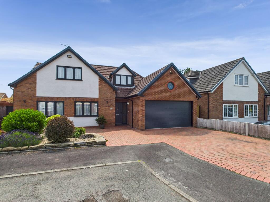 5 bedroom detached house for sale in Dawpool Close, Chester, CH2
