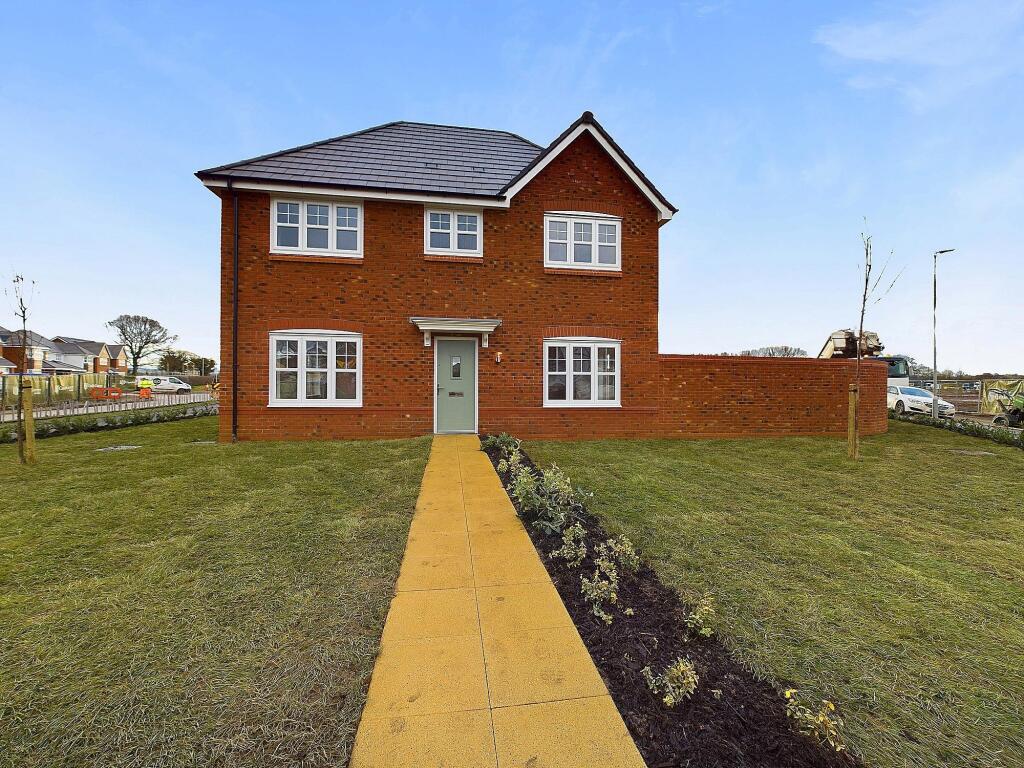 3 bedroom detached house for rent in Rossett Fields, LL12