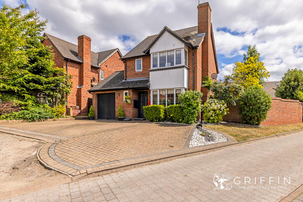 3 bedroom detached house for sale in Button Road, Grays, RM17