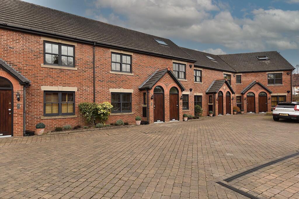 2 bedroom ground floor flat for sale in Queen Street, Knutsford, WA16