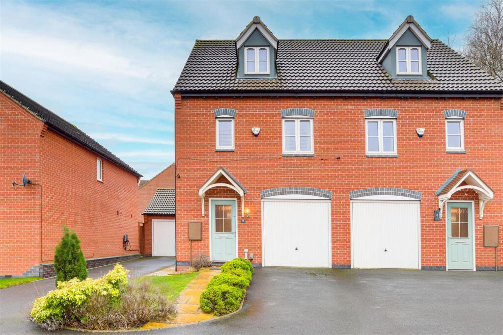 3 bedroom semi-detached house for sale in Albert Close, Hucknall ...
