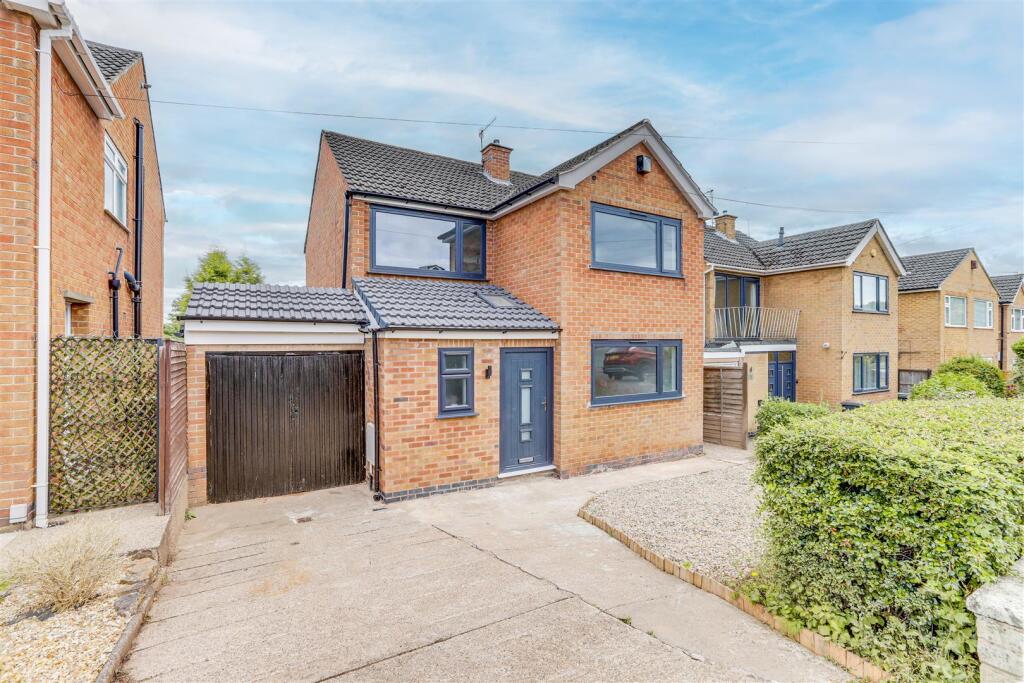 4 bedroom detached house for sale in Cokefield Avenue, Nuthall ...