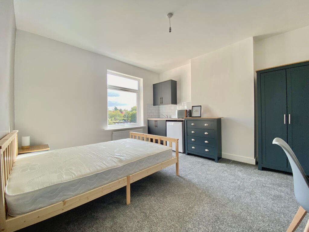 1 bedroom house share for rent in Room 2, PE1