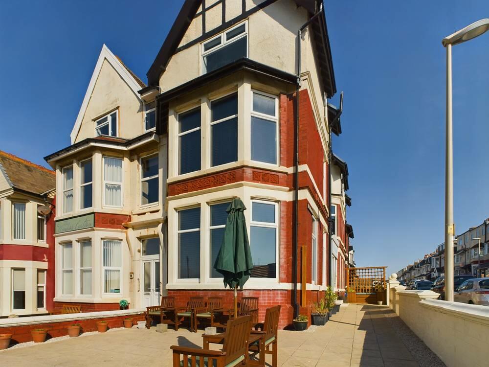 5 bedroom guest house for sale in 2 Gynn Avenue, Blackpool, FY1 2LD, FY1