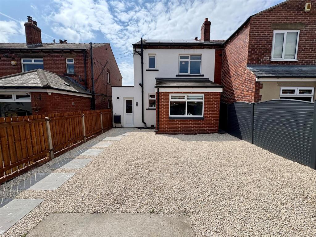 3 bedroom semi-detached house for sale in Westroyd Avenue, Hunsworth ...