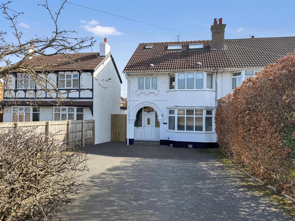 4 bedroom semi-detached house for sale in Barnston Road, Heswall, CH60