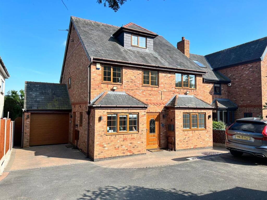 4 bedroom detached house for sale in South Drive, Heswall, Wirral, CH60
