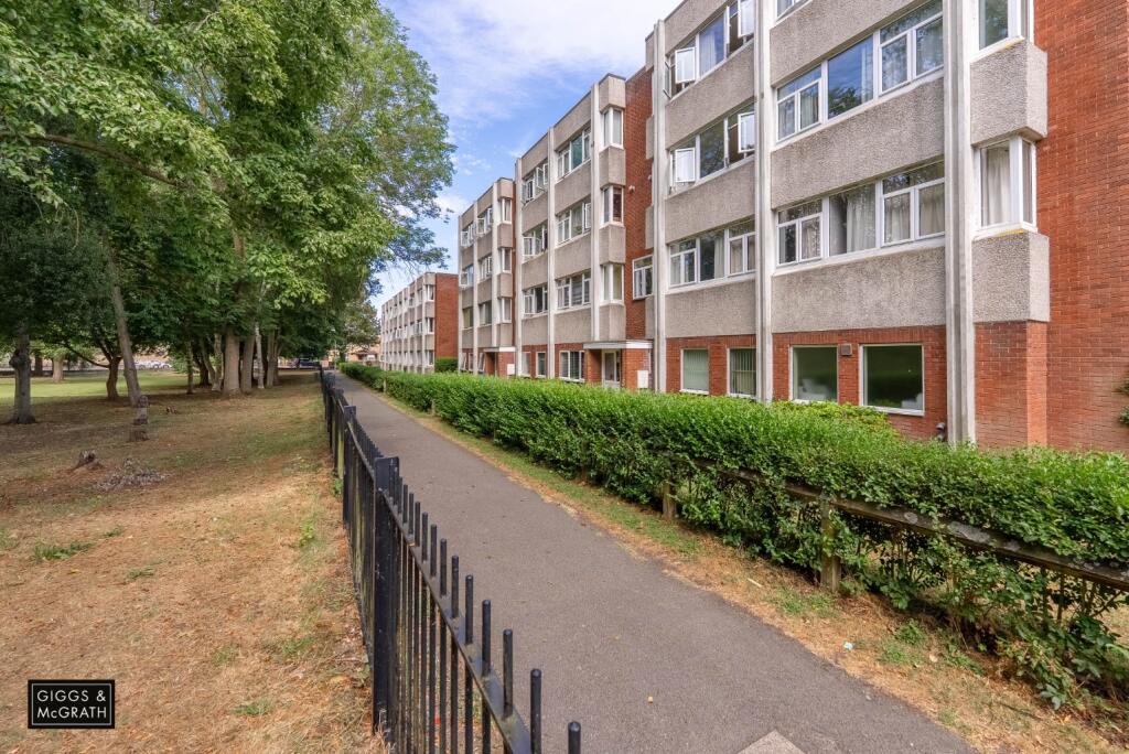 2 bedroom maisonette for sale in Parkside, Grammar School Walk ...