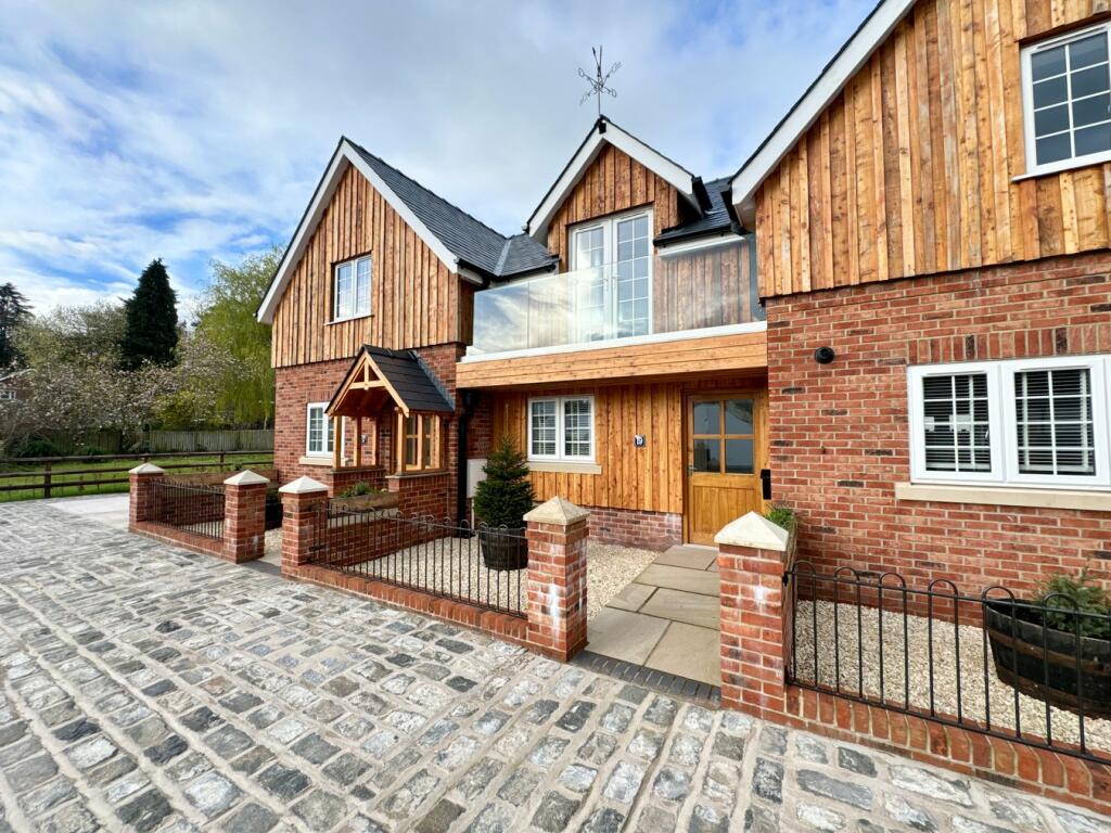 2 bedroom terraced house for sale in Castle Street , Usk ...