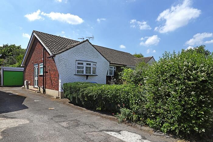 2 bedroom bungalow for sale in Roding View, Ongar, CM5