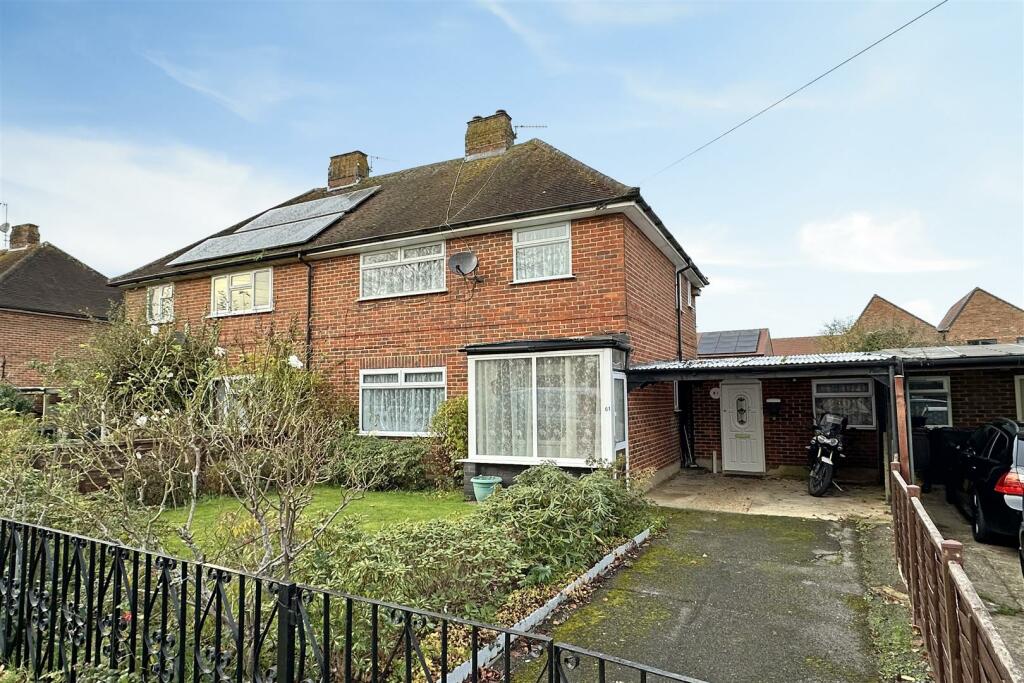 3 bedroom semi-detached house for sale in Godalming - ***No Onward ...