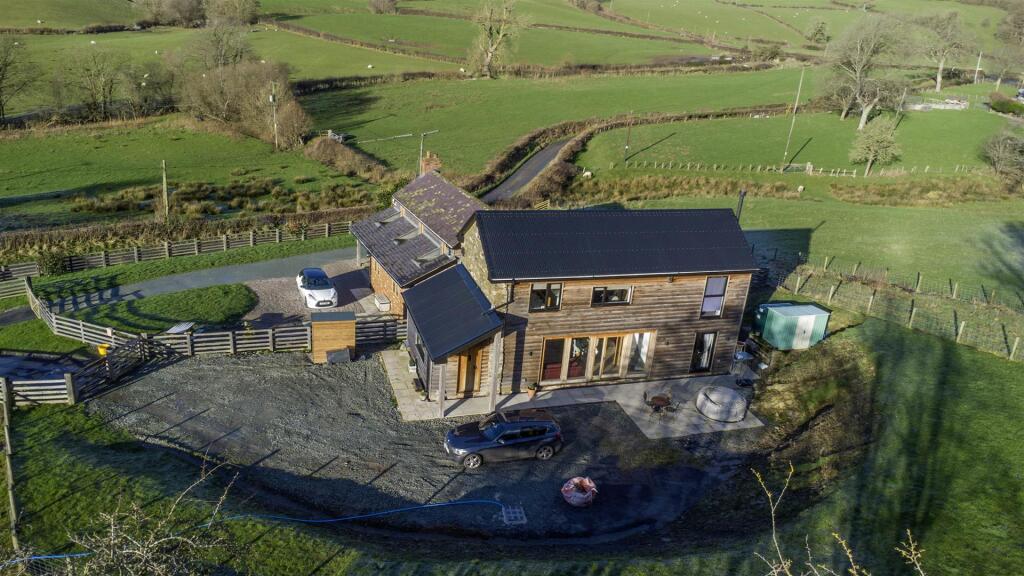 3 bedroom detached house for sale in Meifod, SY22