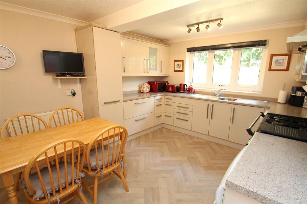 4 bedroom detached house for sale in Tillingbourn, Fareham, Hampshire, PO14