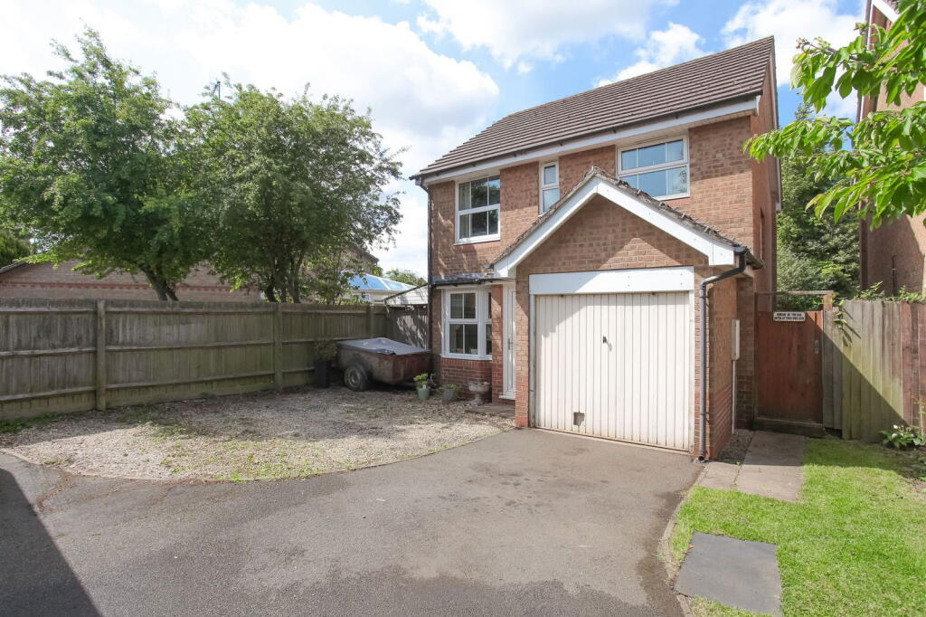 3 bedroom detached house for sale in Princethorpe Drive, Banbury, OX16