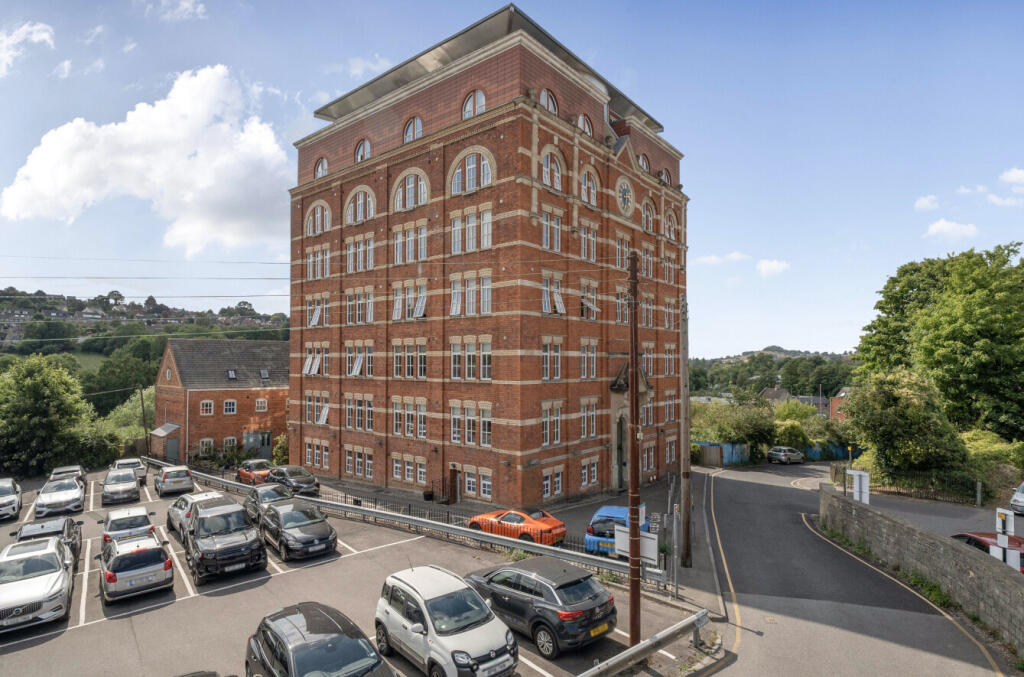 2 bedroom apartment for sale in Cheapside, Stroud, Gloucestershire, GL5