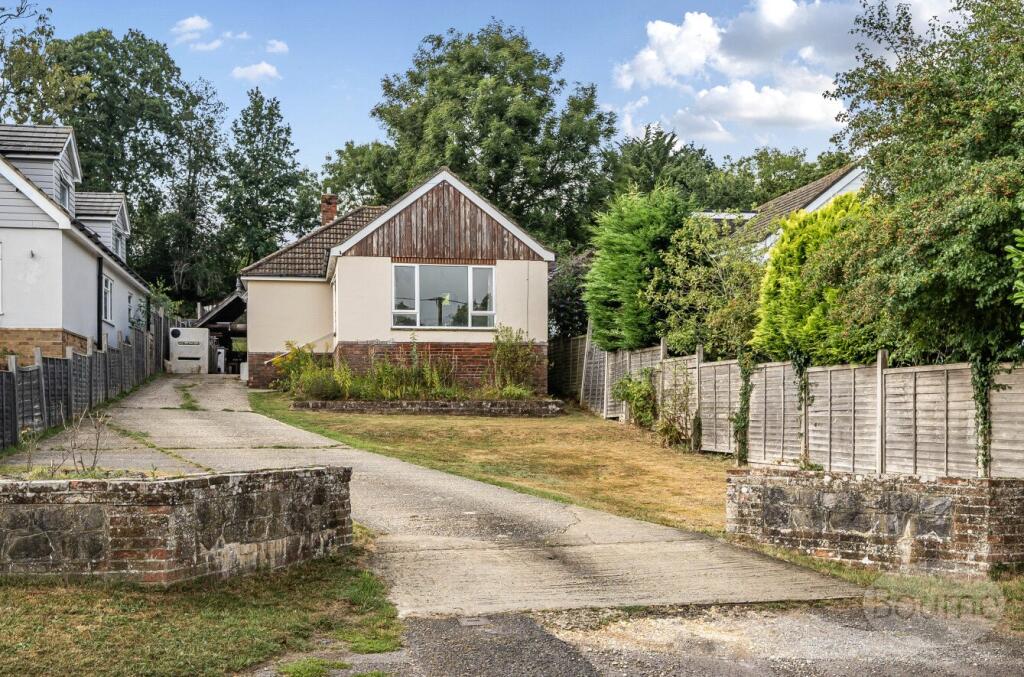 3 bedroom bungalow for sale in Tilmore Gardens, Petersfield, Hampshire ...