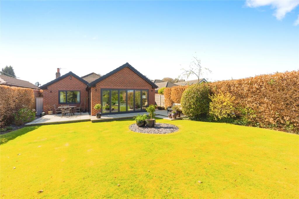 3 bedroom bungalow for sale in Dorrington Road, Sale, Greater Manchester, M33