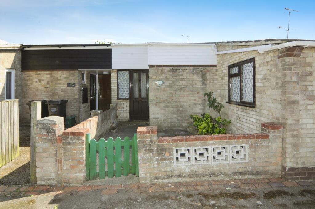 4 bedroom bungalow for sale in Beambridge, Basildon, Essex, SS13