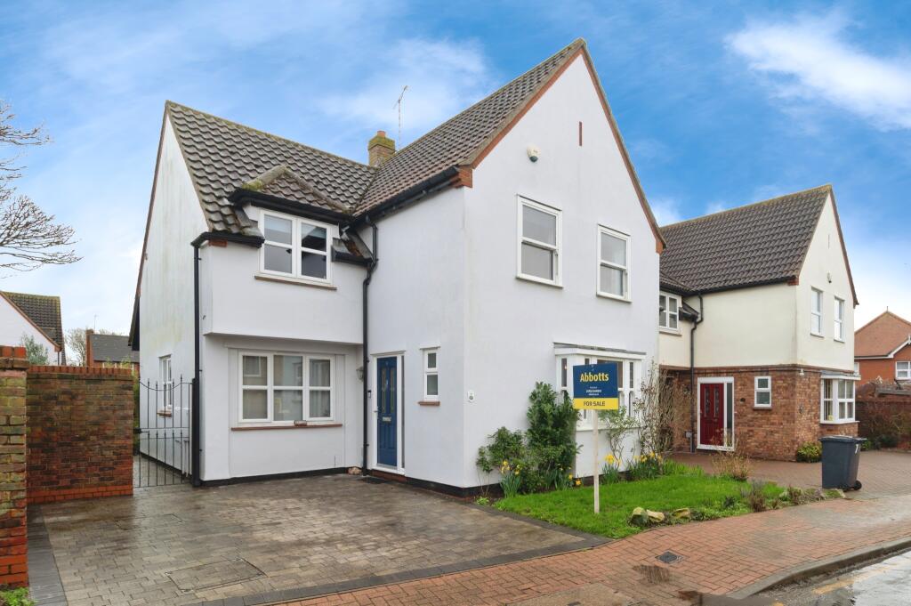 4 Bedroom Detached House For Sale In Millview Meadows Rochford Essex Ss4