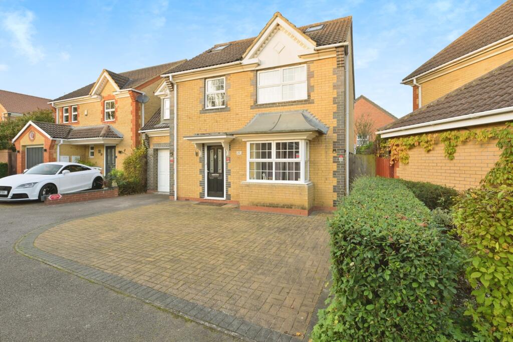 4 bedroom detached house for sale in Battalion Drive, Wootton ...