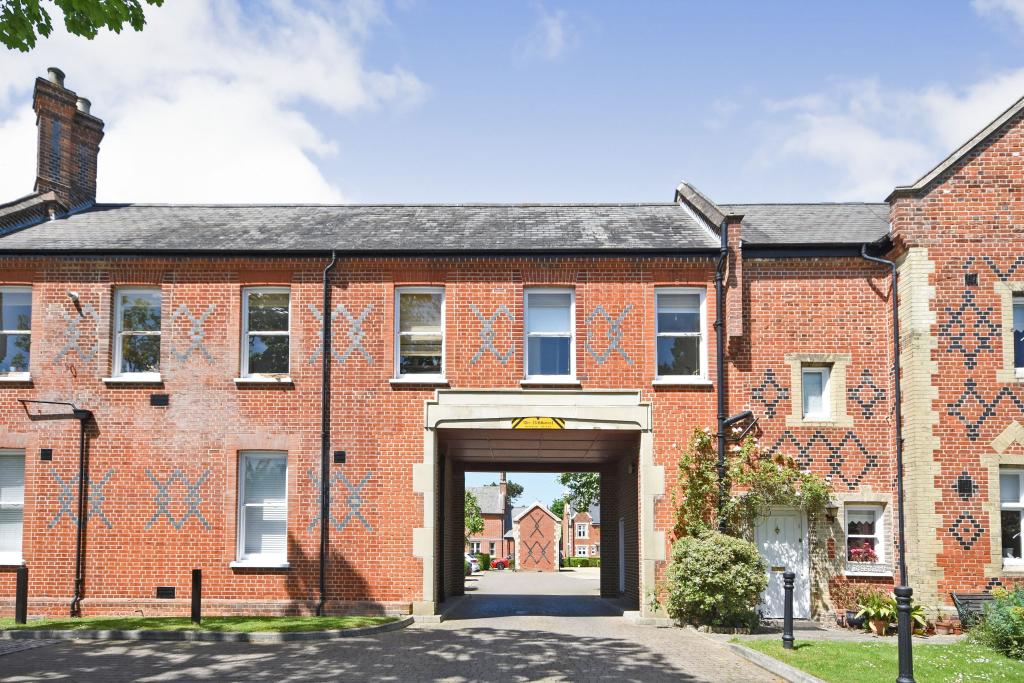 2 bedroom flat for sale in Grey Lady Place, Billericay, CM11