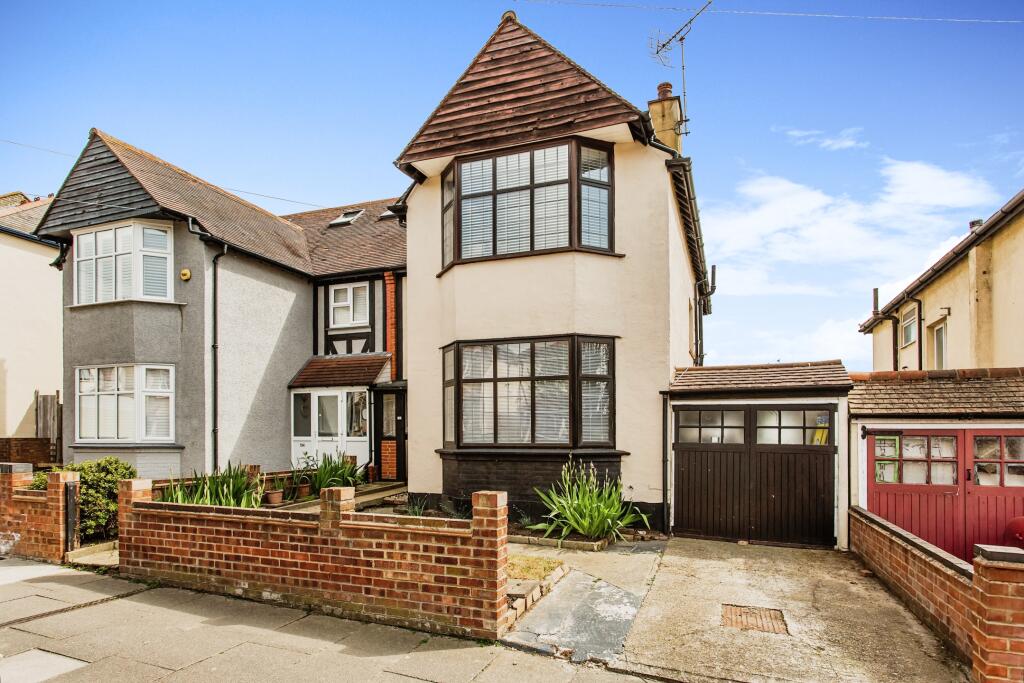4 Bedroom Semi Detached House For Sale In Victoria Road Southend On