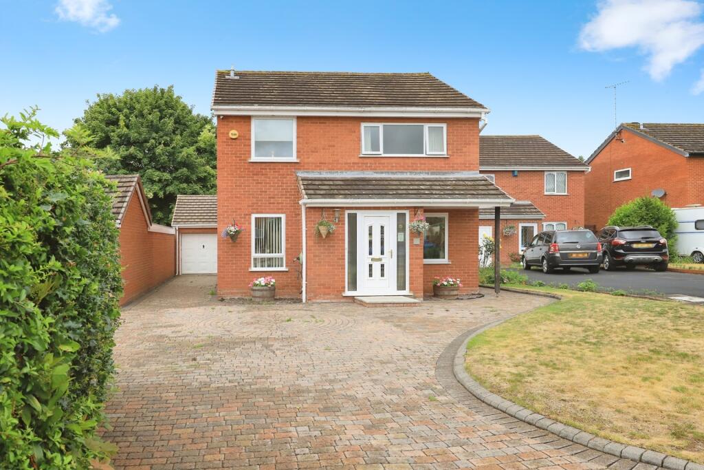 4 bedroom detached house for sale in Merlin Drive, KIDDERMINSTER ...