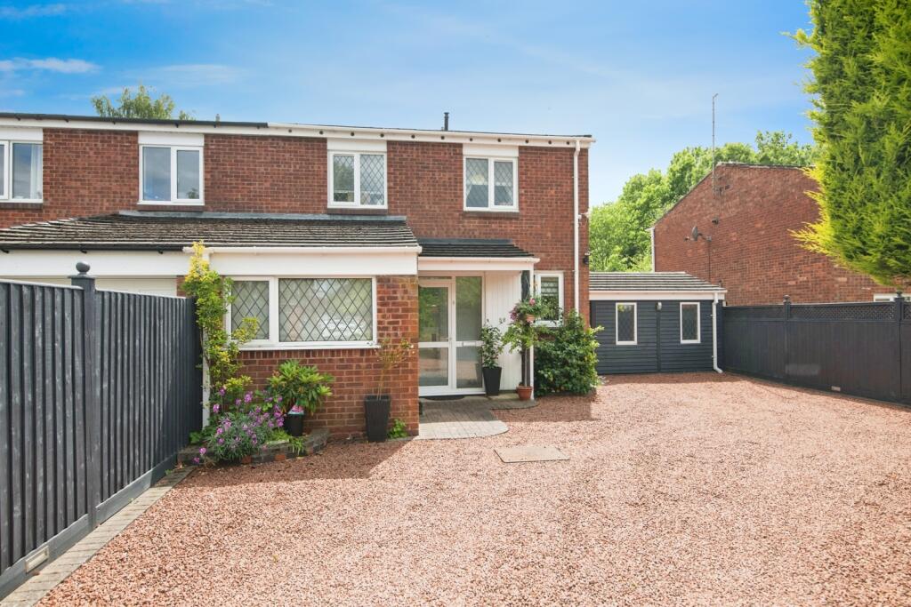 4 bedroom end of terrace house for sale in Linton Close, Redditch ...