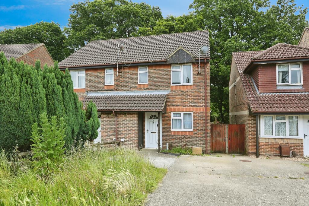 2 Bedroom Semi Detached House For Sale In Cedar Close Bursledon