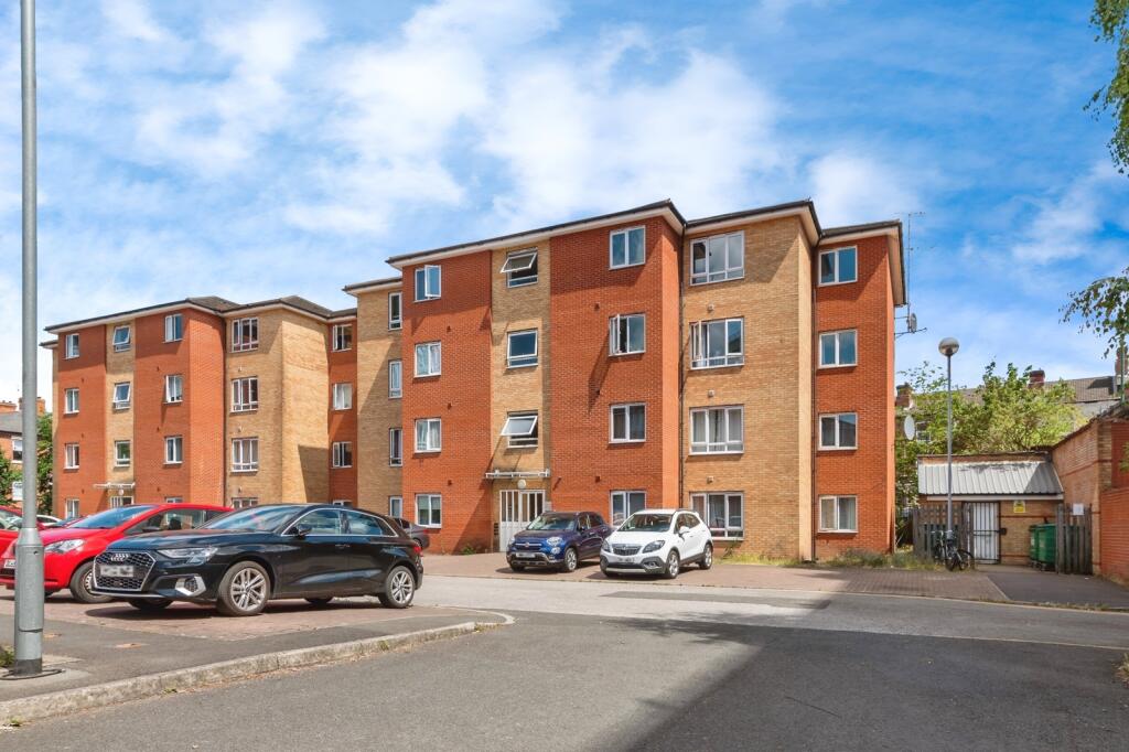 2 bedroom flat for sale in Player Street, Nottingham, Nottinghamshire, NG7