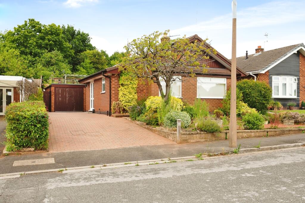 3 bedroom bungalow for sale in Heather Rise, Beeston, Nottingham, NG9