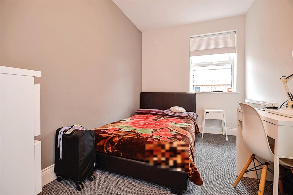 12 bedroom end of terrace house for sale in Southfield Road ...