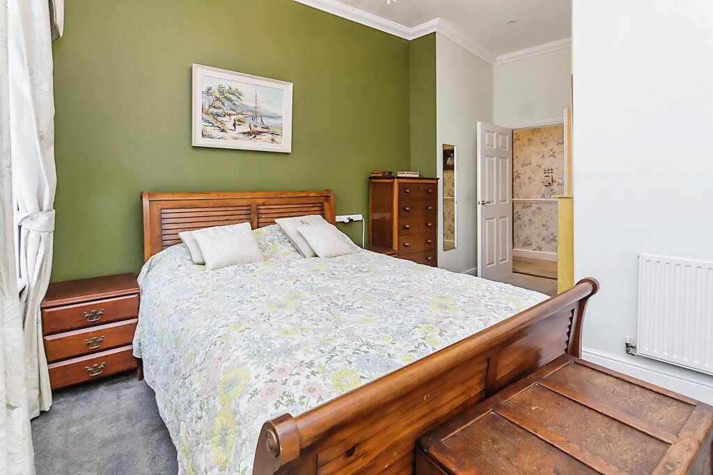 2 bedroom flat for sale in Boundary Point, Coldstream Road, Caterham ...