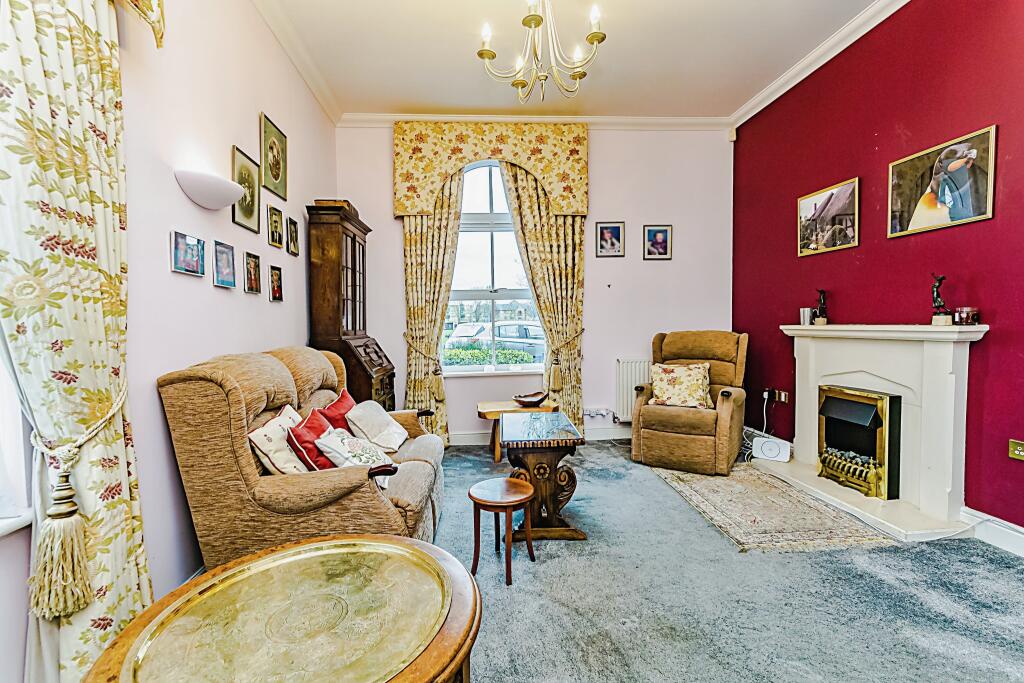 2 bedroom flat for sale in Boundary Point, Coldstream Road, Caterham ...