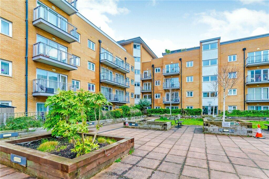 2 bedroom flat for sale in Whitestone Way, Croydon, Surrey, CR0