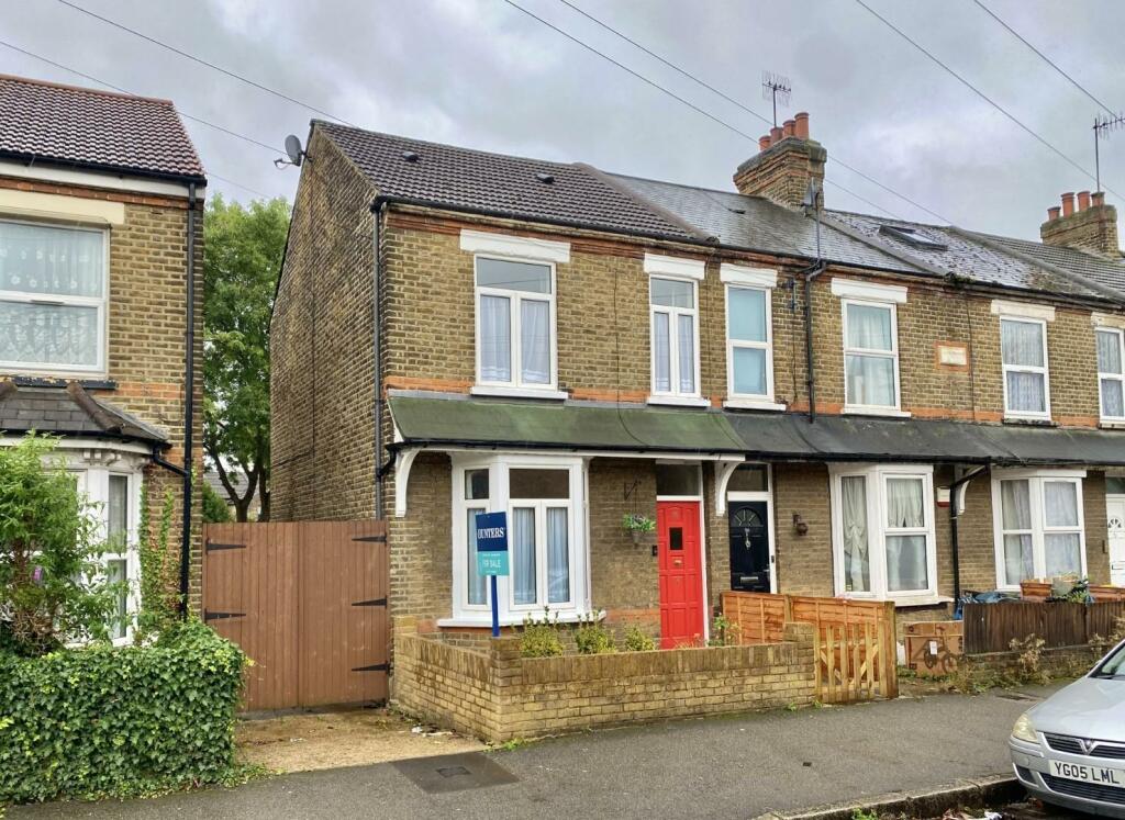 3 bedroom end of terrace house for sale in Clayton Road, Hayes, UB3