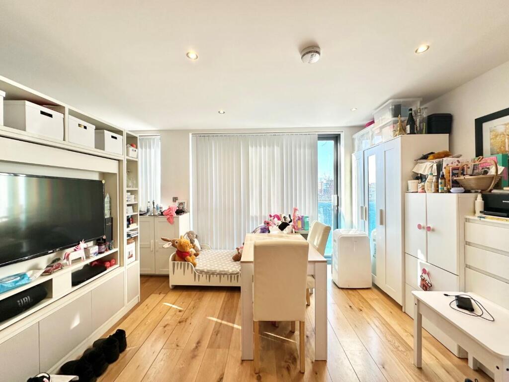 Studio flat for sale in Trident House, Station Road, Hayes, UB3 4FP, UB3