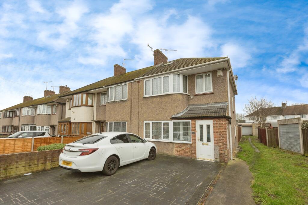 3 bedroom end of terrace house for sale in Gerald Road, Gravesend, Kent ...