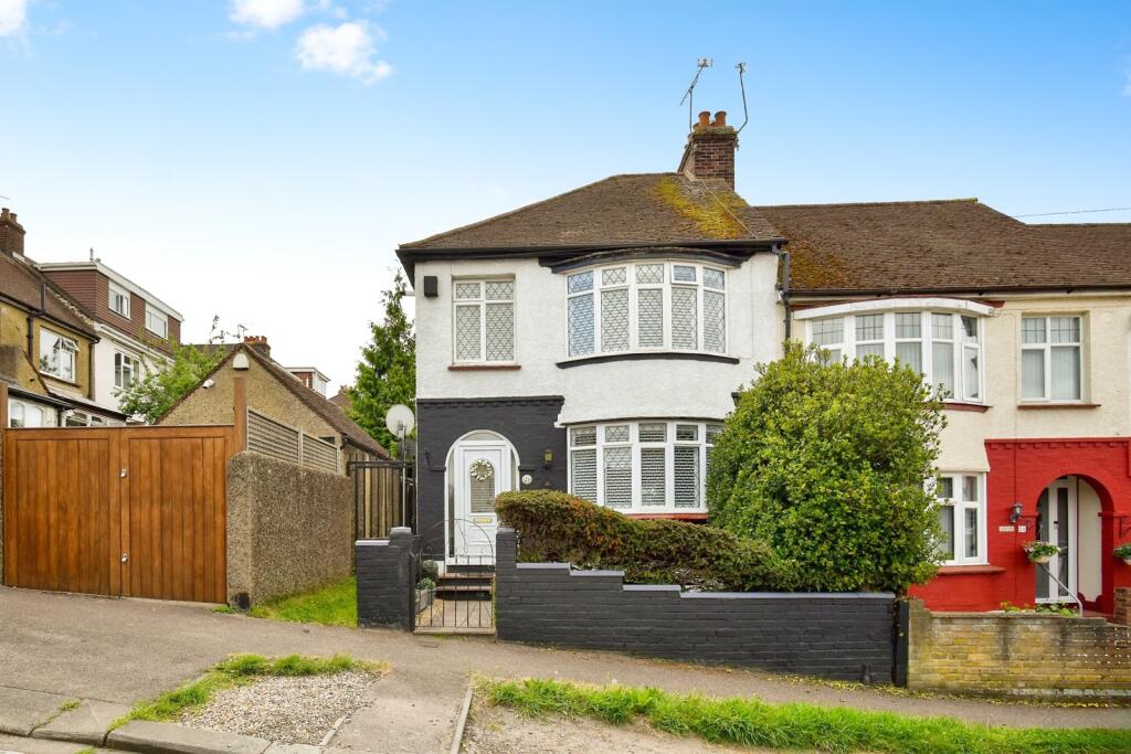 3 bedroom end of terrace house for sale in Arthur Road, Rochester, Kent ...