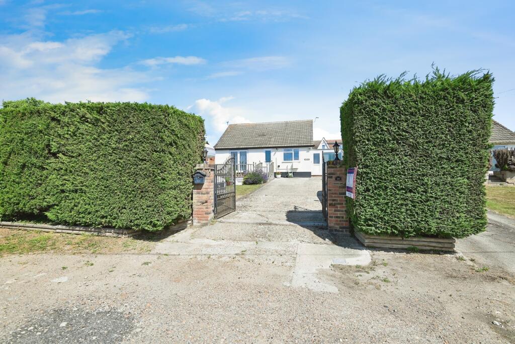 2 bedroom bungalow for sale in Sea Approach, Warden, Sheerness, Kent, ME12