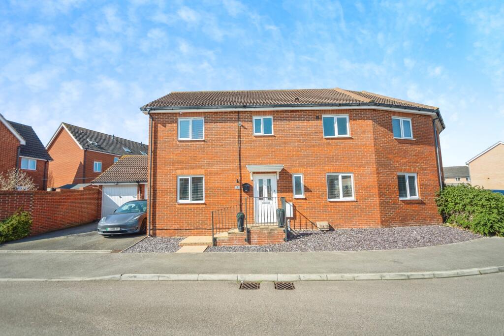 4 bedroom semi-detached house for sale in Chorister Crescent, Hoo ...